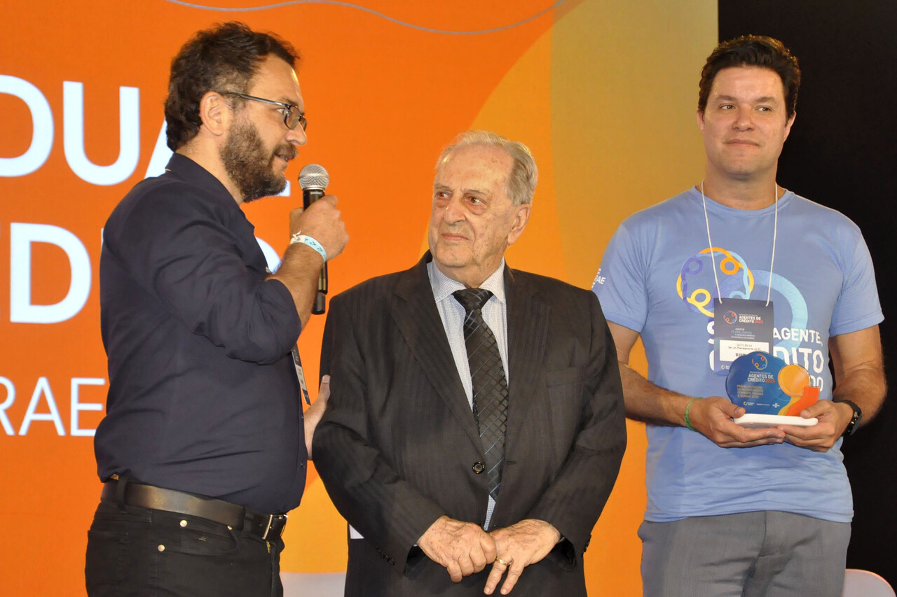 Fomento Paraná homenageia Ibrahim Fayad
